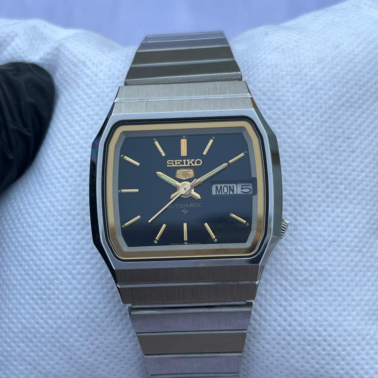 Vintage Seiko 5 Automatic 21 Jewels Black Dial Square Watch – BUSHI