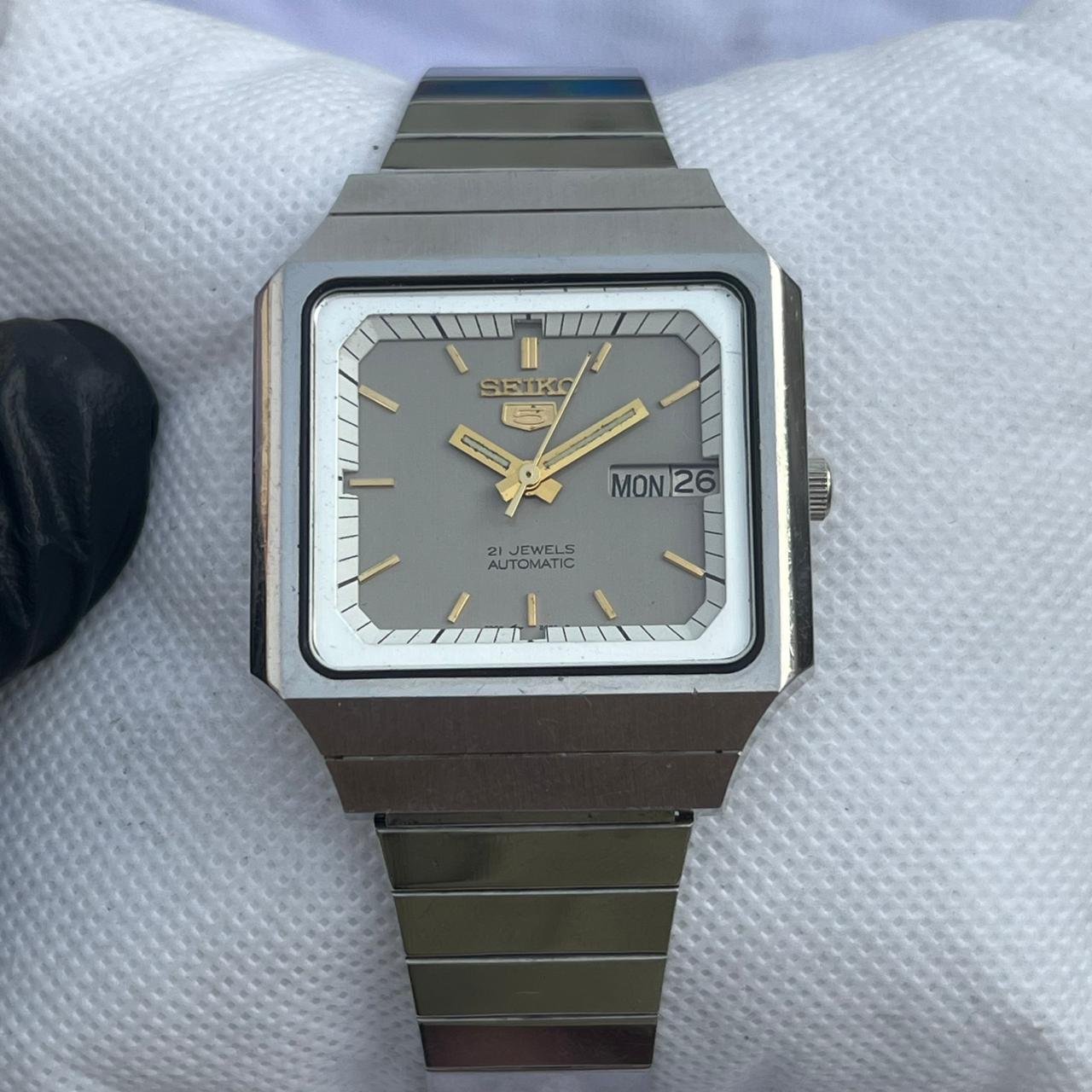 Vintage Seiko 5 Square 'TV Dial' Automatic - Grey Sunburst Dial - 21 J ...